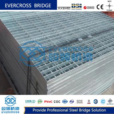 China Road Steel Grating 30-60mm Spacing with Hot-Dip Galvanizing for Anti-Slip Pedestrian Safety for sale