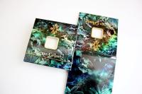 China Holographic Paper Eyeshadow Packaging DIAM 27MM With Elastic Band Closure for sale