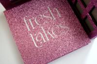 China 9 Holes Custom Empty Eyeshadow Palette Glitter Paper Decoration With Mirror for sale