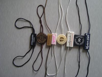 China custom plastic hang tags plastic clothes label tags wholesale manufacturer for sale