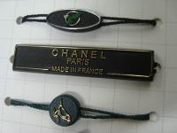 China custom plastic hook hang tag plastic label tag garment seal tag with brand logo for sale