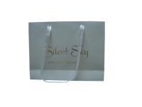 China Custom Printed Recycled Paper Packaging Bag with Gold Foil Logo Manufacturer for sale