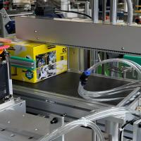 China Automatic Corner Wrap Around Labeling Machine High Speed Carton Edge Label Applicator for sale