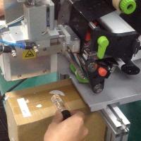 China Automatic Top And Side Labeling Machine Dual Position Label Applicator For Packaging Automation for sale
