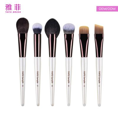 China Makeup Brush Set Featuring Soft Synthetic Bristles Durable Handles and Versatile Brushes for All Makeup Application Needs for sale