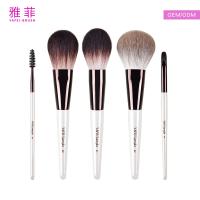 China Professional Makeup Brush Set including multiple brushes for face eyes and lips suitable for makeup artists and beauty salons for sale