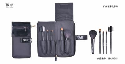 China Complete Makeup Brush Set Including Face Eye and Lip Brushes Ideal for Salon and Professional Makeup Application for sale