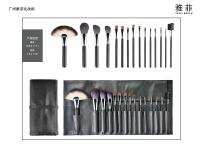 China Complete Makeup Brush Set Including Face Eye and Lip Brushes Ideal for Salon and Professional Makeup Application for sale