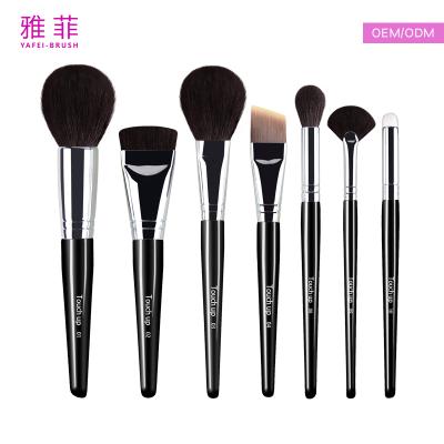 China Custom Logo Makeup Brush Set Medium Tongue Shaped Classic Sable Hair Blending Brush With Leather Package for sale