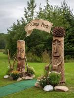 China Cement Sculpture Door HeaderWooden Dolls for Check-in DisplayWelcome Decorations for Scenic Spots & StoresCustomized Creative OrnamentsPet Wall-climbing Decorations for sale