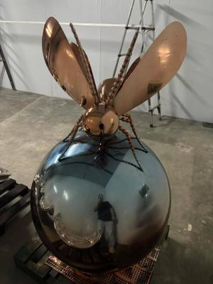 China Custom Stainless Steel Mirror Sculptures: Large Outdoor Landscape Decorative Art Crafts for Plaza Water Features for sale