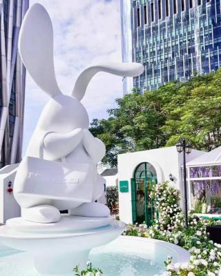 China Statue Outdoor Decorative Fiberglass Resin Sculptures by Manufacturers Cartoon Figures Crafted Skilled Workers for sale