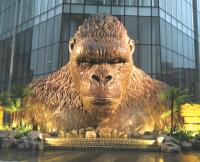 China Custom-made Giant Modern Sculpture: King Kong Fiberglass & Stainless Steel Ornament for Themed Venue Ambiance for sale