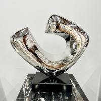 China Outdoor Durable Stainless Steel Sculpture with Mirror Polishing and Customizable Design for Modern Decoration for sale