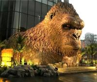 China Custom-made Giant Modern Sculpture: King Kong Fiberglass & Stainless Steel Ornament for Themed Venue Ambiance for sale