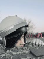 China Custom Fiberglass Sculpture with Astronaut Design for Indoor & Outdoor Use in Matte or Glossy Finish for sale
