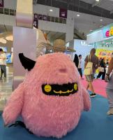 China Custom Fiberglass Sculpture with High-Quality Construction, Hand-Painted Finishes, and Plush Wrapping for Mall Exhibitions for sale