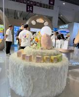 China Custom Fiberglass Sculpture with High-Quality Construction, Hand-Painted Finishes, and Plush Wrapping for Mall Exhibitions for sale
