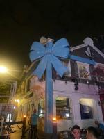 China Giant Light Blue Fiberglass Bowknot Sculpture for Commercial Decoration and Shop Facade for sale