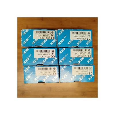 China New and Original SI-CK Sensor or Switch LE20-2611 DC 24V,-30%...+20% Ident No 6020340 for sale