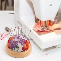 China Wooden Base Needle Pincushions Japanese Style Round Pin Cushion for Sewing Needle Holders or DIY Crafts for sale