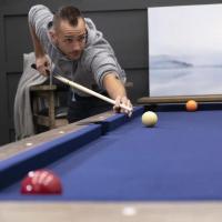 China Customized Ecofriendly Wooden Snooker Pool Billiard Cue Leisure Game Billiard Stick for sale