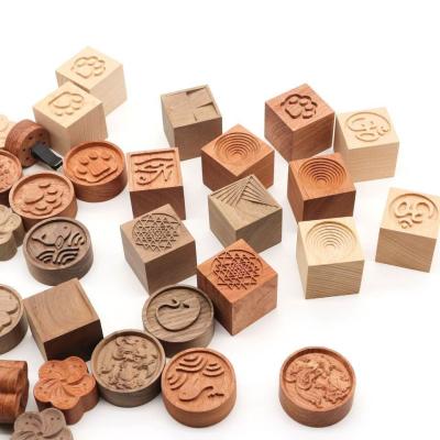 China Natural Wood Diffuser Fragrance Diffuser Vent Clip Car Freshener For Essential Oil for sale