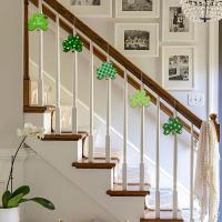 China Wooden Shamrock Ornaments Patrick's Day Decoration Unfinished Wood Discs for Home Farmhouse Crafts Hanging Spring Decorations for sale