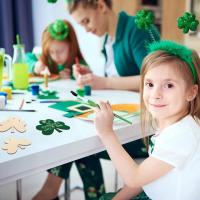 China Wooden Shamrock Ornaments Patrick's Day Decoration Unfinished Wood Discs for Home Farmhouse Crafts Hanging Spring Decorations for sale