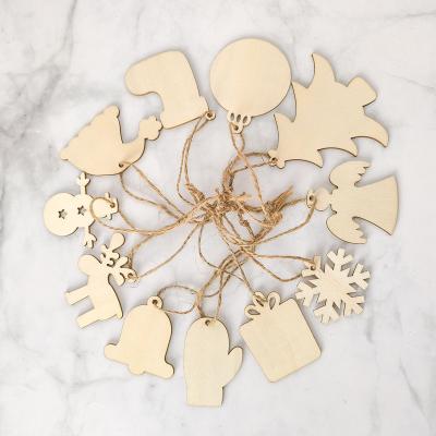 China DIY Wooden Christmas Ornaments Unfinished Predrilled Wood Slices for Holiday Hanging Decorations for sale