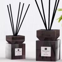China New Style Empty Square Aromatherapy Bottle with Lid High-Value Home Decorative Ornament for sale