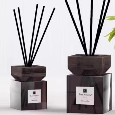 China New Style Empty Square Aromatherapy Bottle with Lid High-Value Home Decorative Ornament for sale