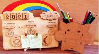 China Home Wooden Calendar Kid Montessori Calendar Organizer School Educational Toy for sale
