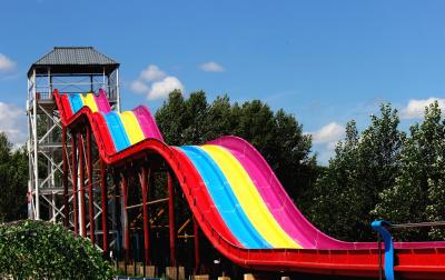 China Custom FRP Fiberglass Racing Mat Water Slide 19x35.5m with 10m Platform Height and 400kg Capacity for Commercial Parks for sale