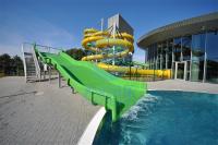 China 2.5 Meters Wide Family Fiberglass Pool Slide with 240-300 Riders/Hour Capacity for Water Parks for sale