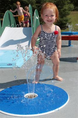 China Spray Zone Ground Swimming Pool Deck Jets Children Splash Zone Toy Fountain for sale