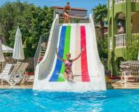 China Commercial Fiberglass Family Wide Water Slide 1.8m Height with 160m³/h Flow Rate for Backyard Pools and Resorts for sale