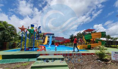 China Hotel Water Park Slide Equipment - 5m High Fiberglass Slides with 760m² Play Area for Commercial Resorts for sale