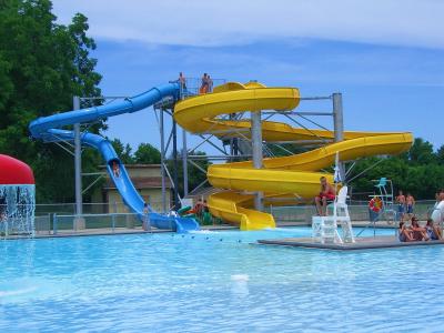 China OEM Outdoor Amusement Park Children Water Play Accessories Fiberglass Slide for sale