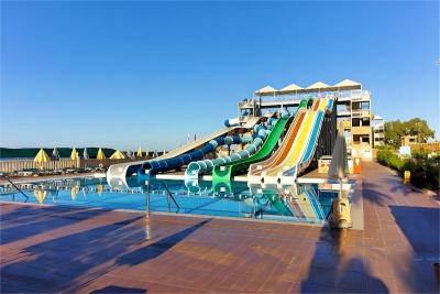 China Aqua Park Custom Swimming Pool Fiberglass Water Slide For Children for sale