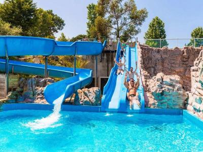 China OEM Water Playground Swimming Pool Summer Game Fiberglass Spiral Slide For Outdoor Play for sale