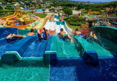 China ODM Swimming Pool Playground Amusement Games China Rainbow High Speed Water Slide for sale