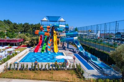 China Outdoor Commercial Water Park Swimming Pool Games Aquatic Fiberglass Slide For Children for sale