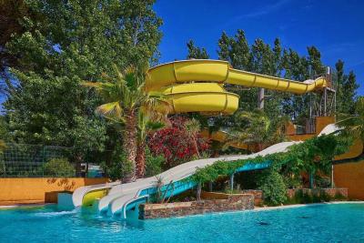 China ODM Water Park Swimming Pool Summer Water Games Play Equipment Spiral Slide for sale