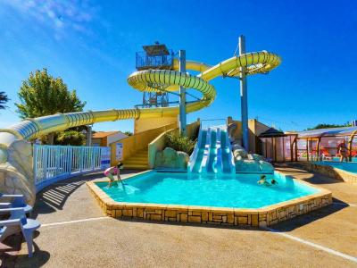 China Outdoor Children Game Park Swimming Pool Fiberglass Water Slide For Kids for sale