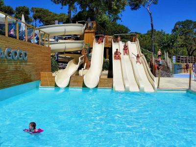 China Kids Water Park Swimming Pool Water Sport Equipment Fiberglass Slide for sale