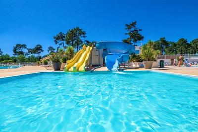 China Water Park Child Play Equipment Fiberglass Slide For Swimming Pool Height 5-12 m for sale