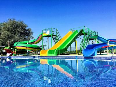 China Water Park Children Water Game Equipment Water Spiral Tube Set for Children for sale