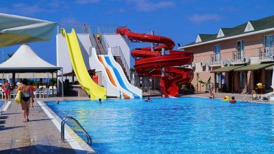 China Water Game Park Equipment Design Amusement Swimming Pool Ride Custom for sale