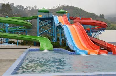 China Outdoor Fiberglass Water Slide with Height 5-12 m and Width 0.82-2.5 m for 1 Person Rider for sale